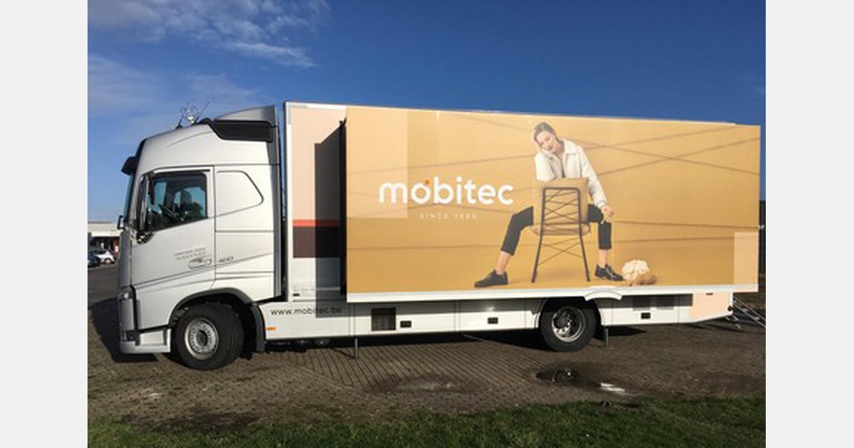 Mobitec rijdt naar de klant met showroombus