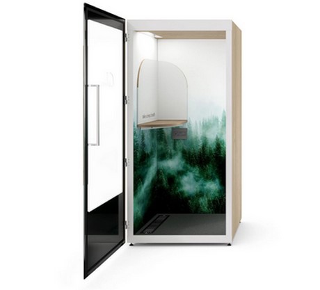 Geluidsdichte cabine van 1.088 plastic flessen