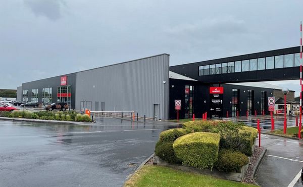 Howdens neemt werkbladenfabrikant over