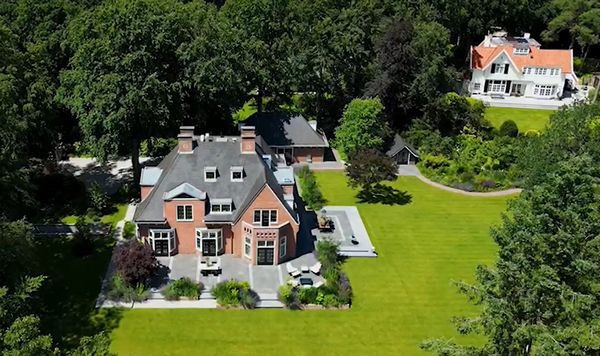22-jarige zet 'op één na mooiste huis van het Gooi' te koop