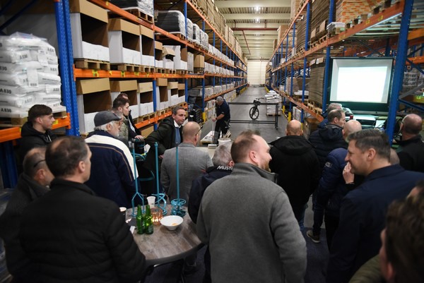 HQ Pro Shop voor stoffeerders en vloerenprofessionals feestelijk geopend