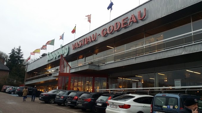 Meubelzaak met showroom van 20.000 m2 ziet zich na 100 jaar gedwongen ...