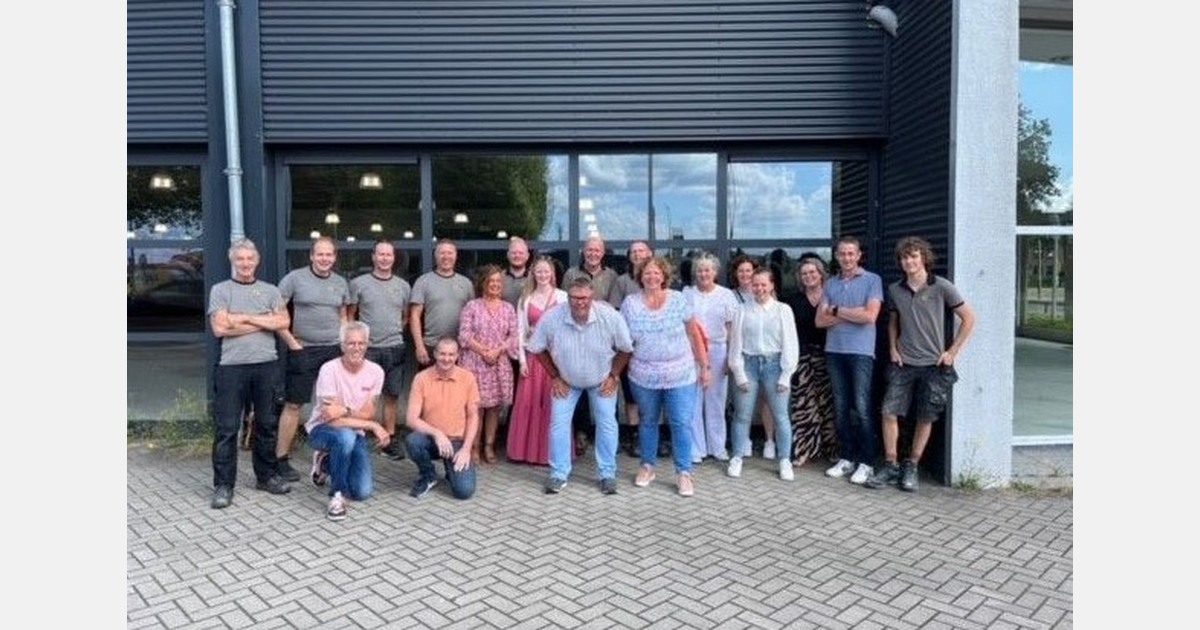 Stoffeerder Richard de Jong 25 jaar in dienst bij bijna 70-jarige Van ...