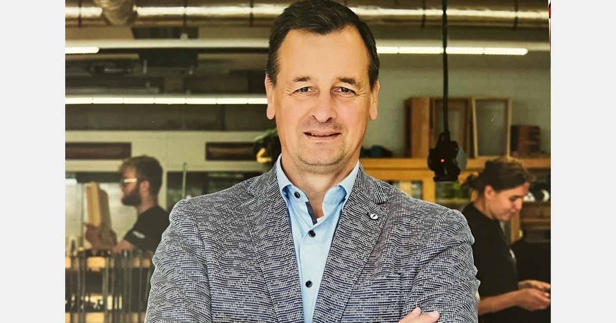 Voorzitter College van Bestuur van Hout- en Meubileringscollege vertrekt